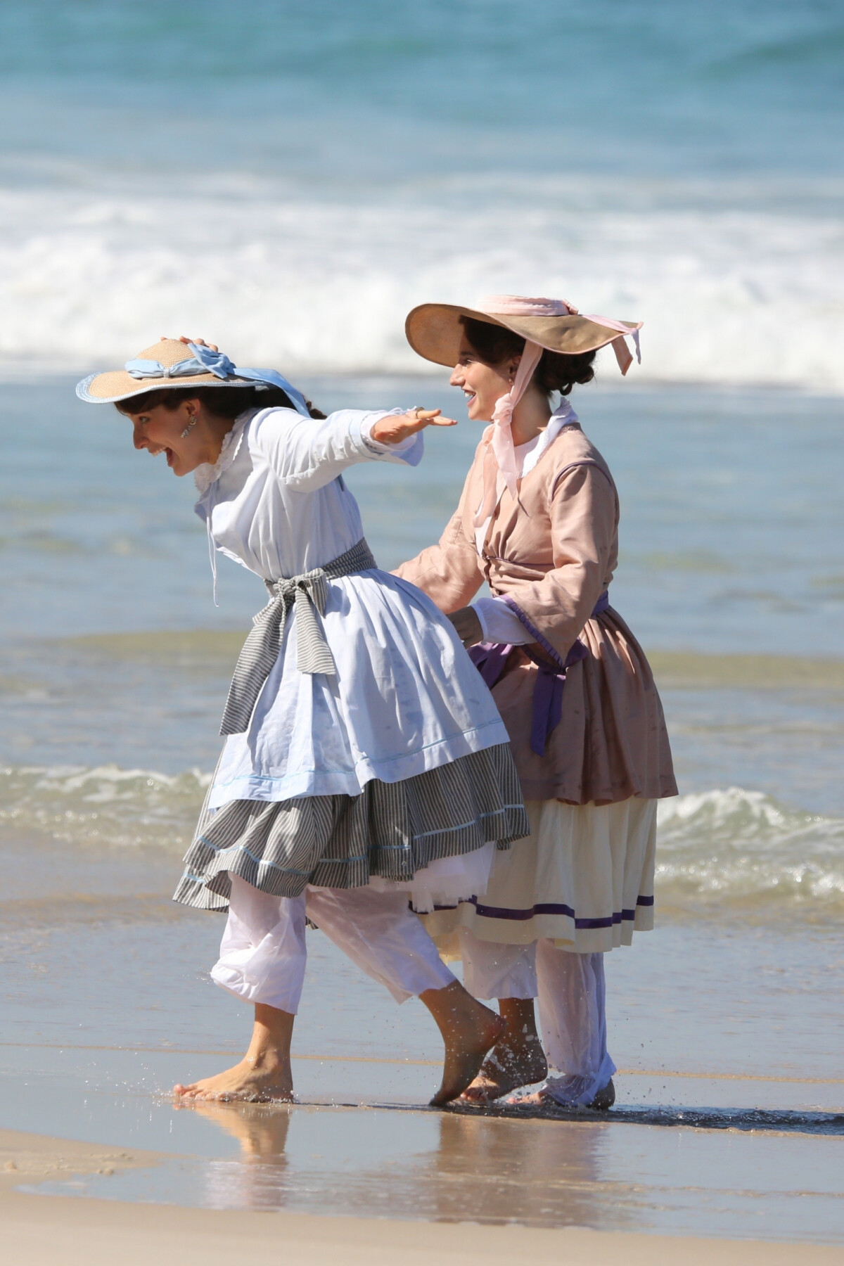 Foto: Giulia Gayoso e Bruna Griphao usaram traje de banho de época em ...