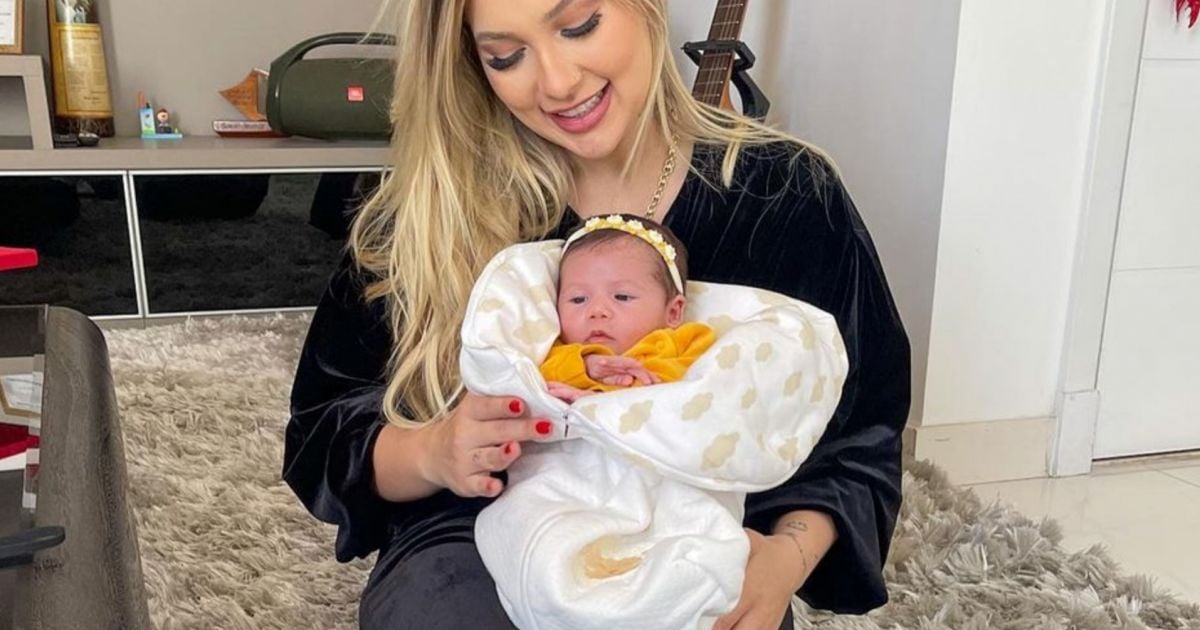 Maria Alice, filha de Virgínia, surge de olhos abertos em foto - Purepeople