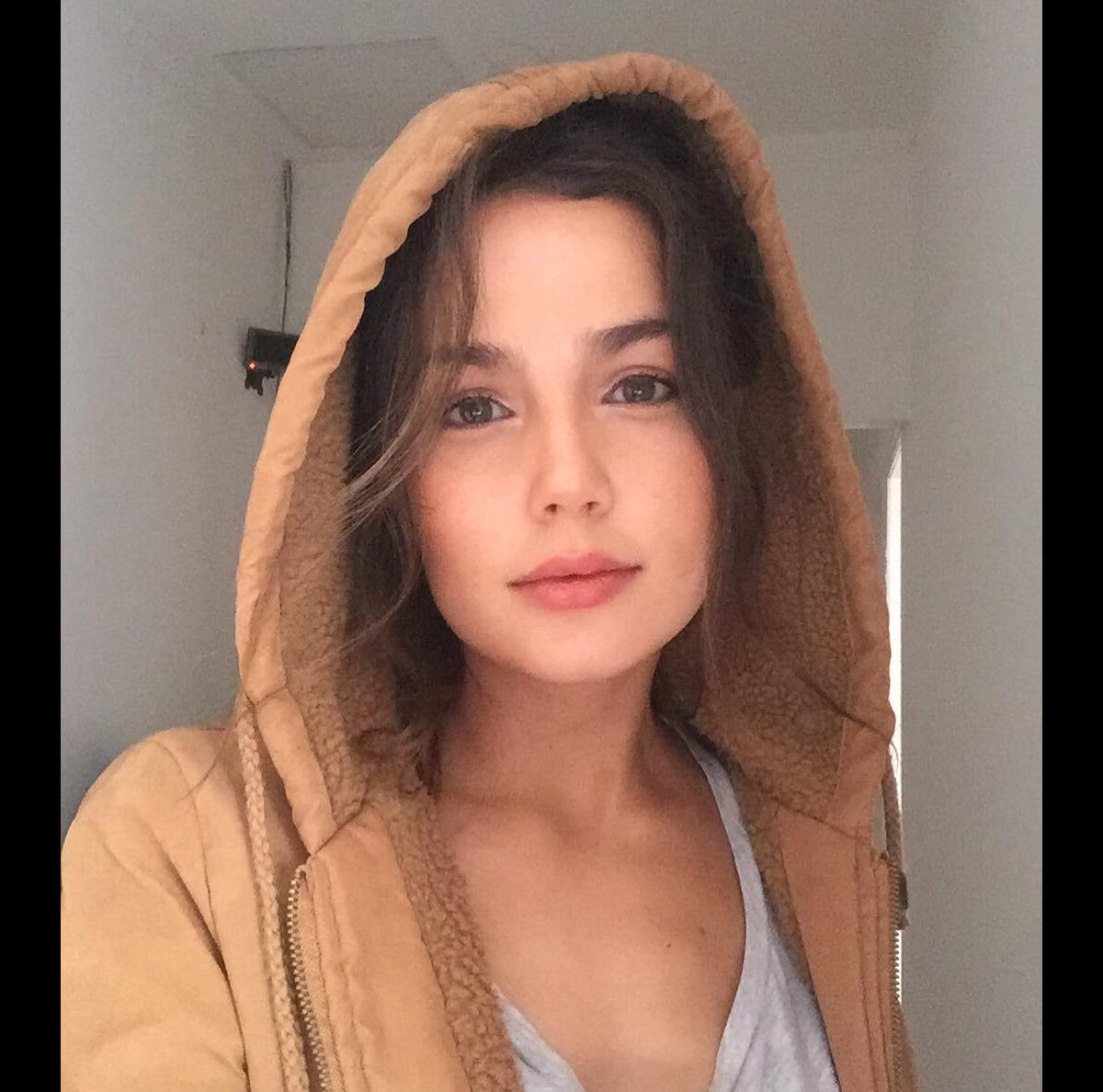 Foto: Fernanda Marques, aos 27 anos, estreia em novelas em 'Um Lugar ao ...