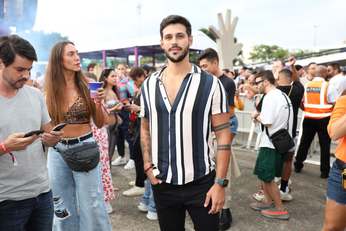 Foto: Ex-BBB Rodrigo Mussi curtiu ensaio de Carnaval de Anitta em São ... Foto: Ex-BBB Rodrigo Mussi curtiu ensaio de Carnaval de Anitta em São ...