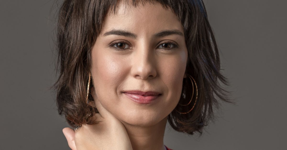 Lara (Andreia Horta) encara revolta de Bárbara (Alinne Moraes) por ...