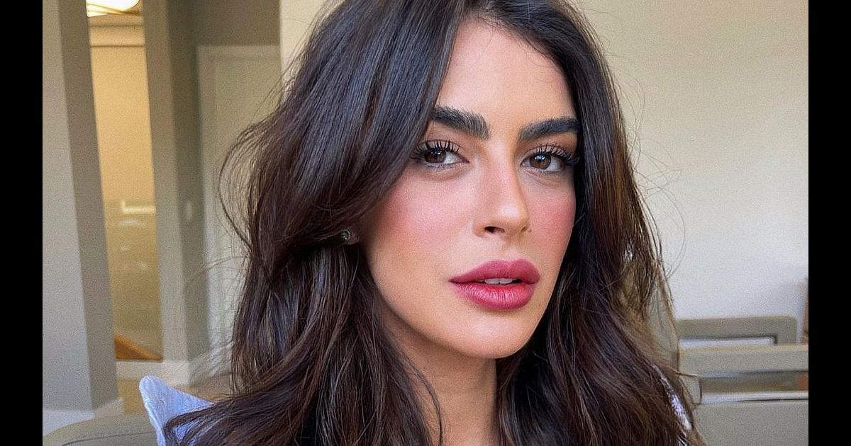 Mari Saad é criadora de uma linha de maquiagem própria - Purepeople