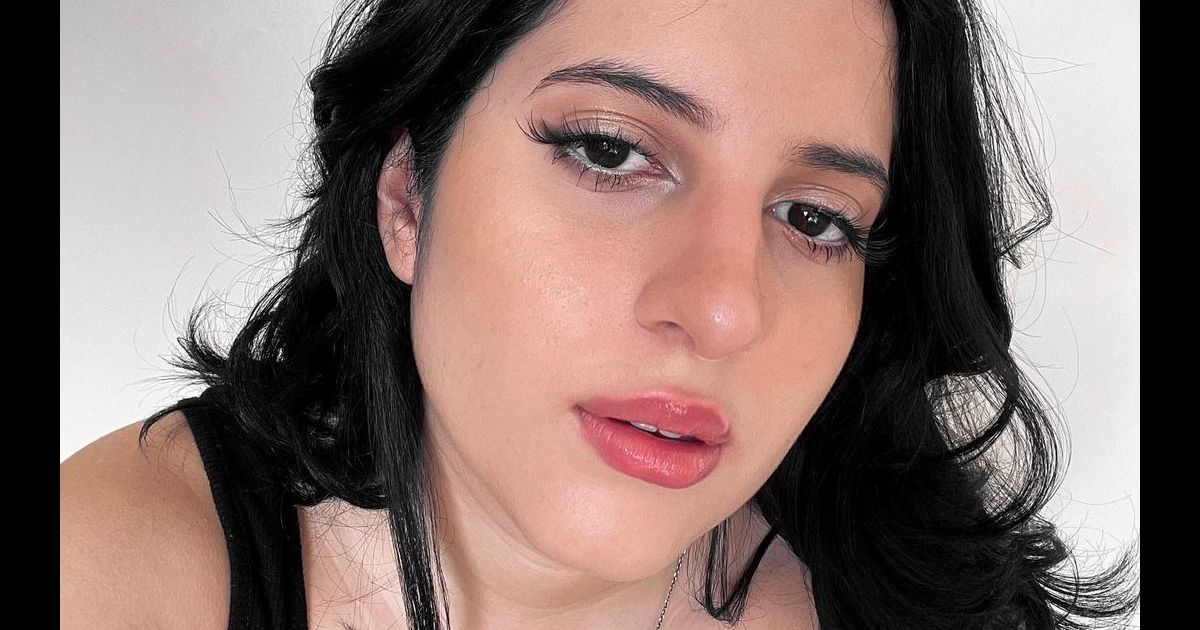 Yasmin Mendes, filha de Joelma e Ximbinha, tem 17 anos e estreou recentemente como backing vocal ...