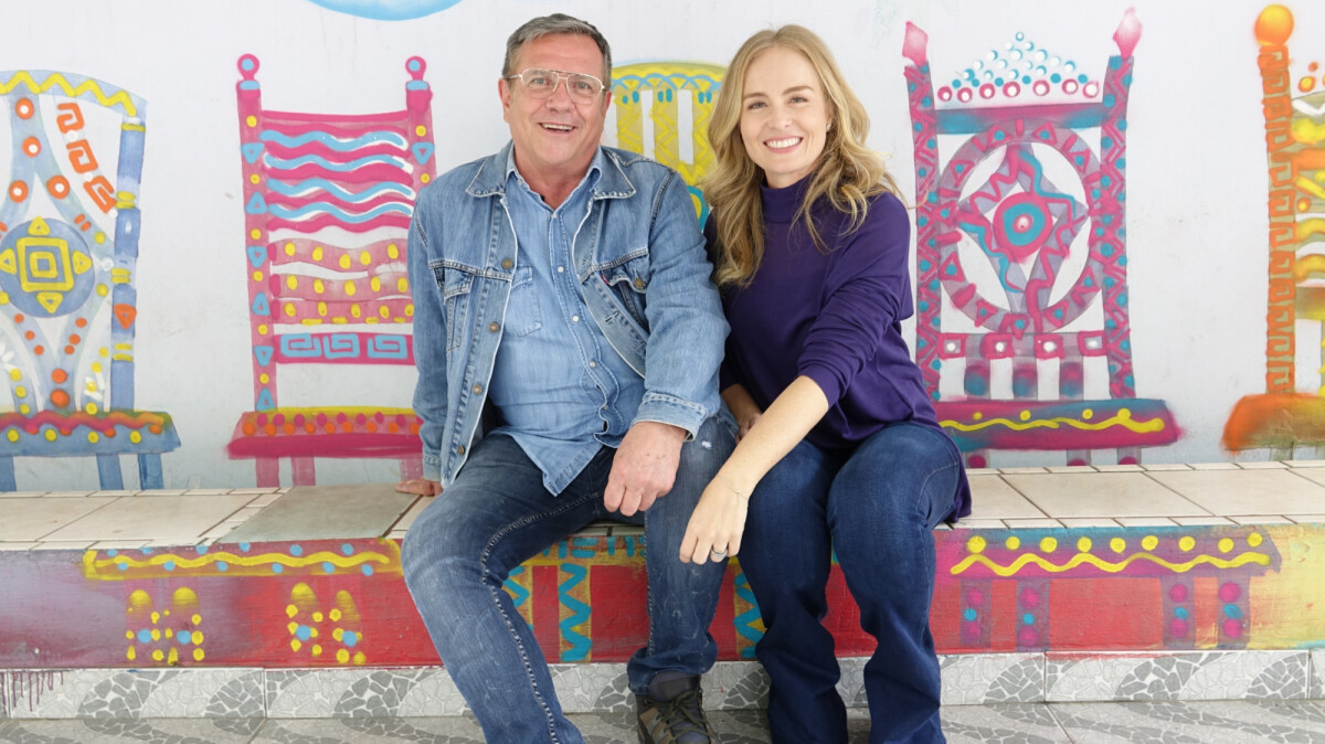 Foto: O reconhecido designer Fernando Campana, com Angélica na foto ...