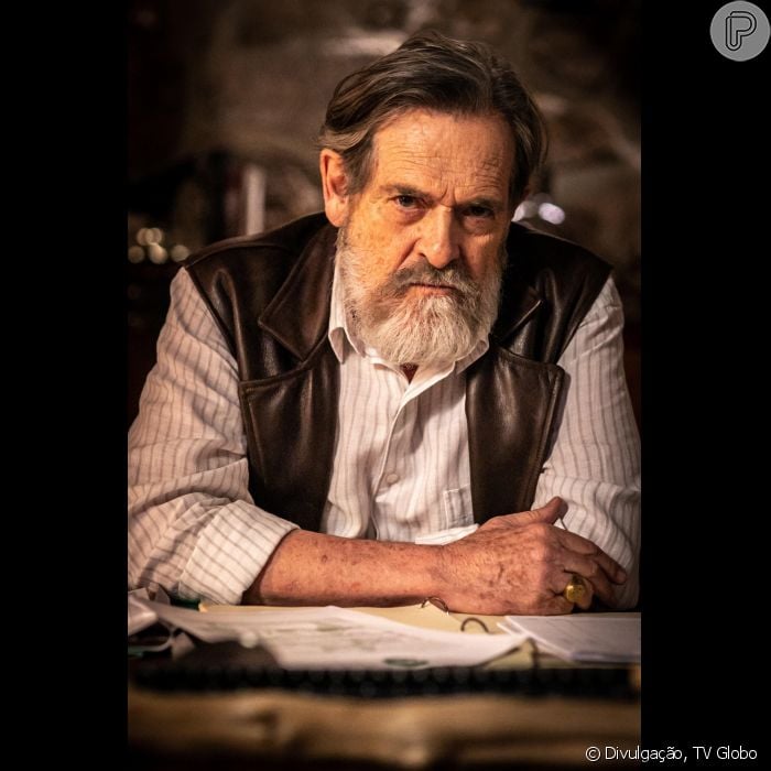 Tertúlio (José de Abreu) é o proprietário do único açude de Canta Pedra ...