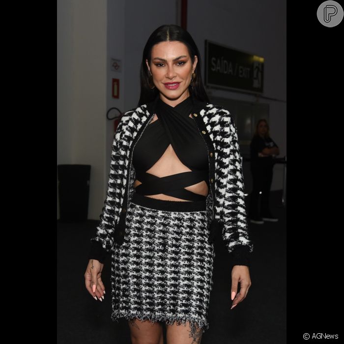 Estilo Cleo: exuberância é o que define os looks da cantora - Purepeople