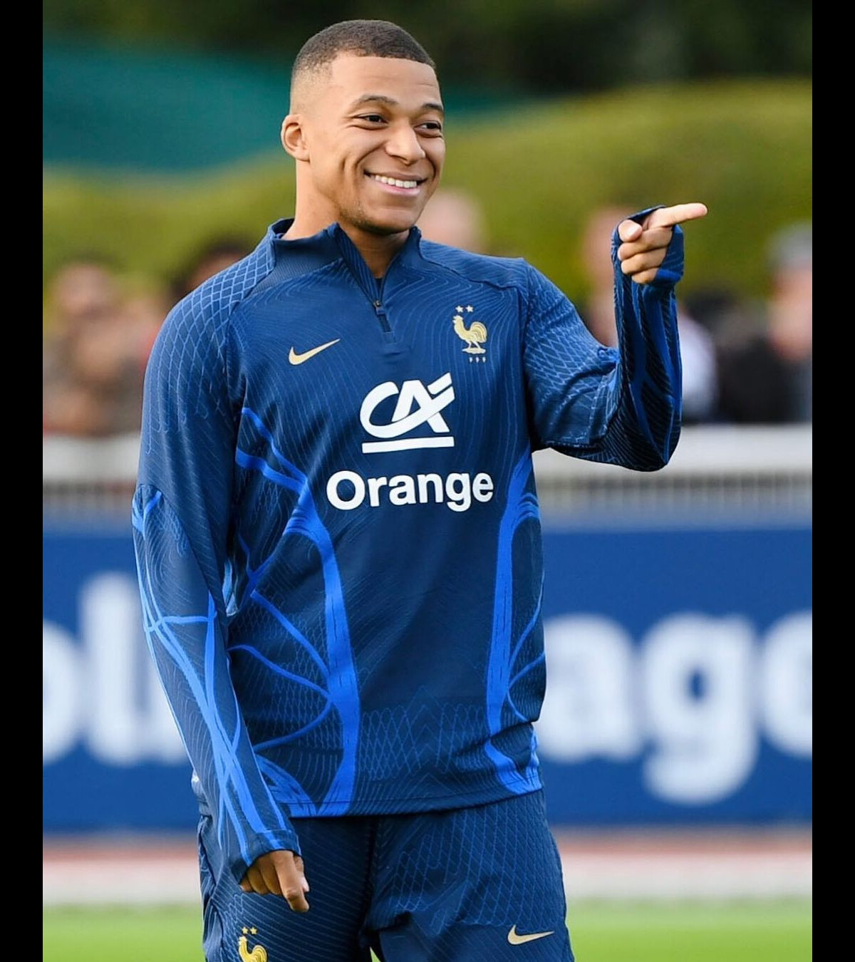 Foto: Mbappé e Ines também foram flagrados no iate do jogador em clima ...