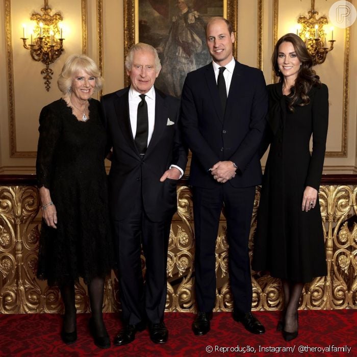 Família Real divulgou primeira foto oficial de Charles e Camila como ...
