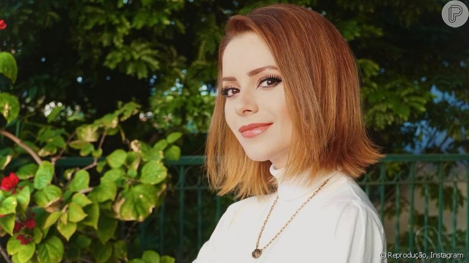 Sandy botou silicone? Seios roubam a cena em vestido sexy e artista ...