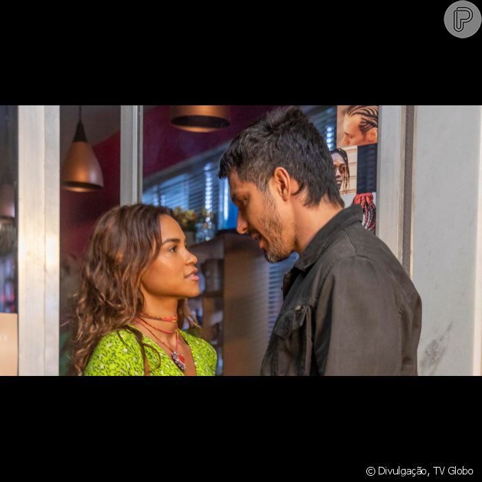 Brisa (Lucy Alves) é surpreendida com convite de Oto (Romulo Estrela ...