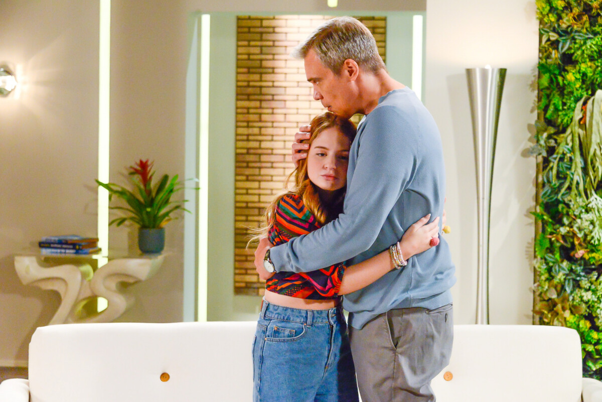 Foto: Otto (Dalton Vigh) reforçou relação com Poliana (Sophia Valverde ...