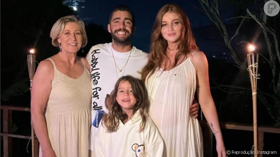 Em meio a crise com Luana Piovani, Cíntia Dicker posta foto com família ...
