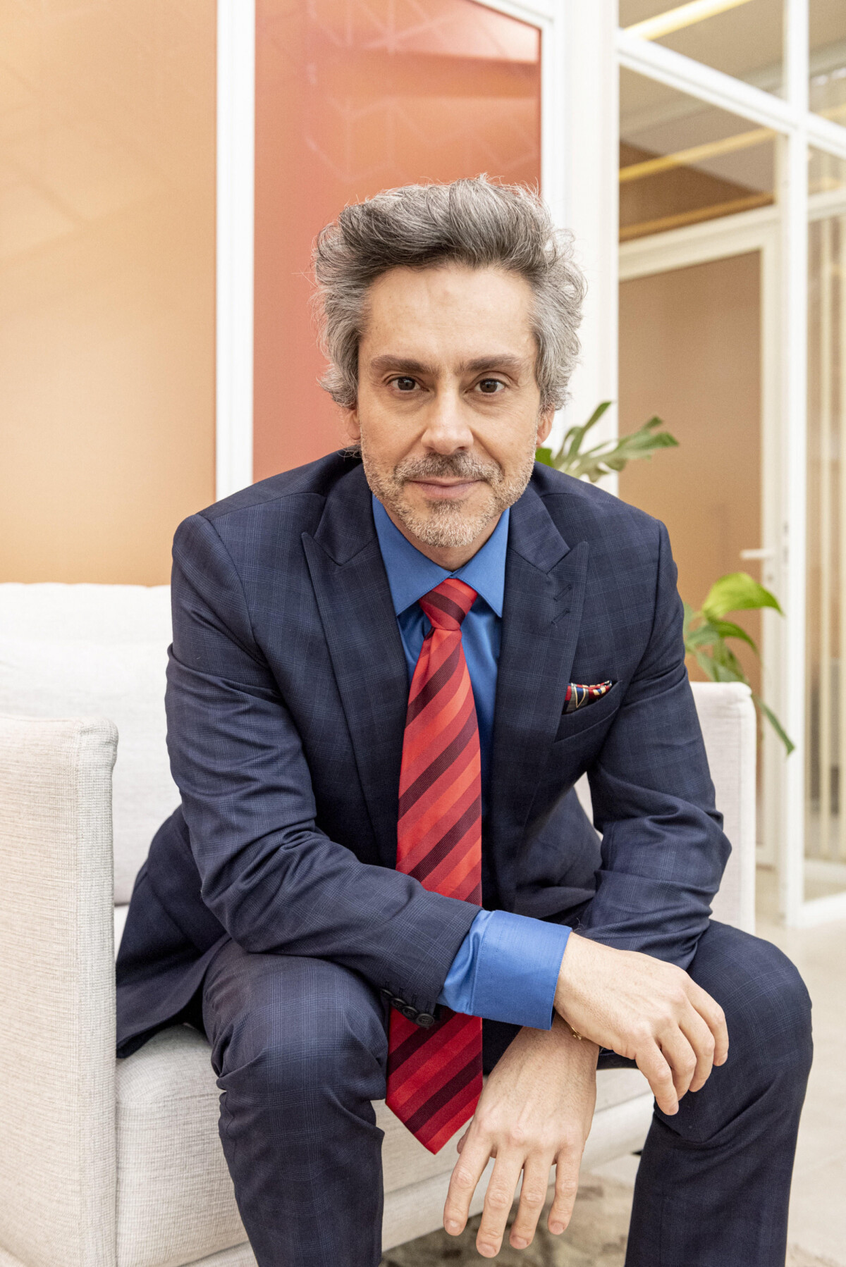 Foto: Guerra (Humberto Martins) fala para Stenio (Alexandre Nero) que ...