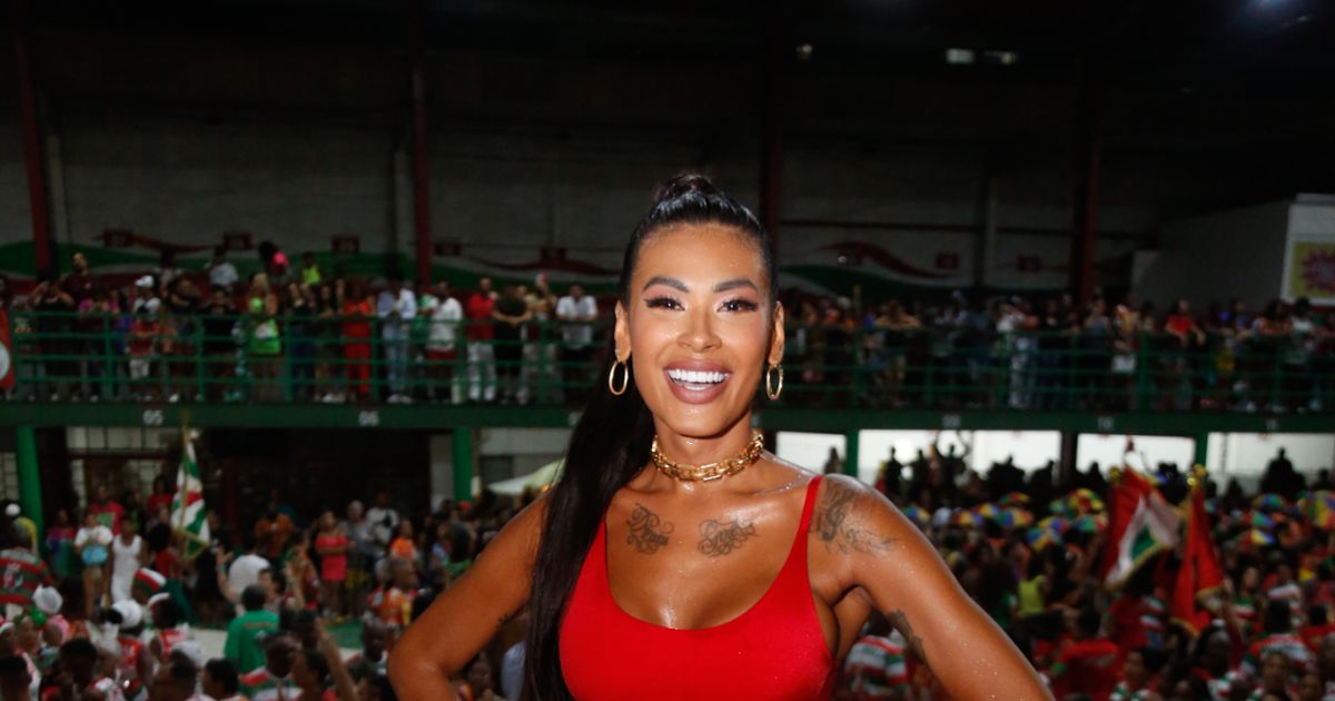 Pocah deu show de samba no pé durante ensaio da Grande Rio - Purepeople