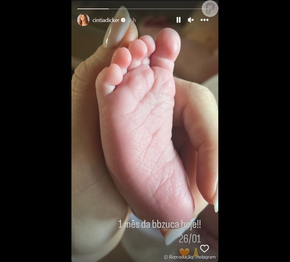 Cintia Dicker comemora um mês da filha com Pedro Scooby em meio à ... Cintia Dicker comemora um mês da filha com Pedro Scooby em meio à ...