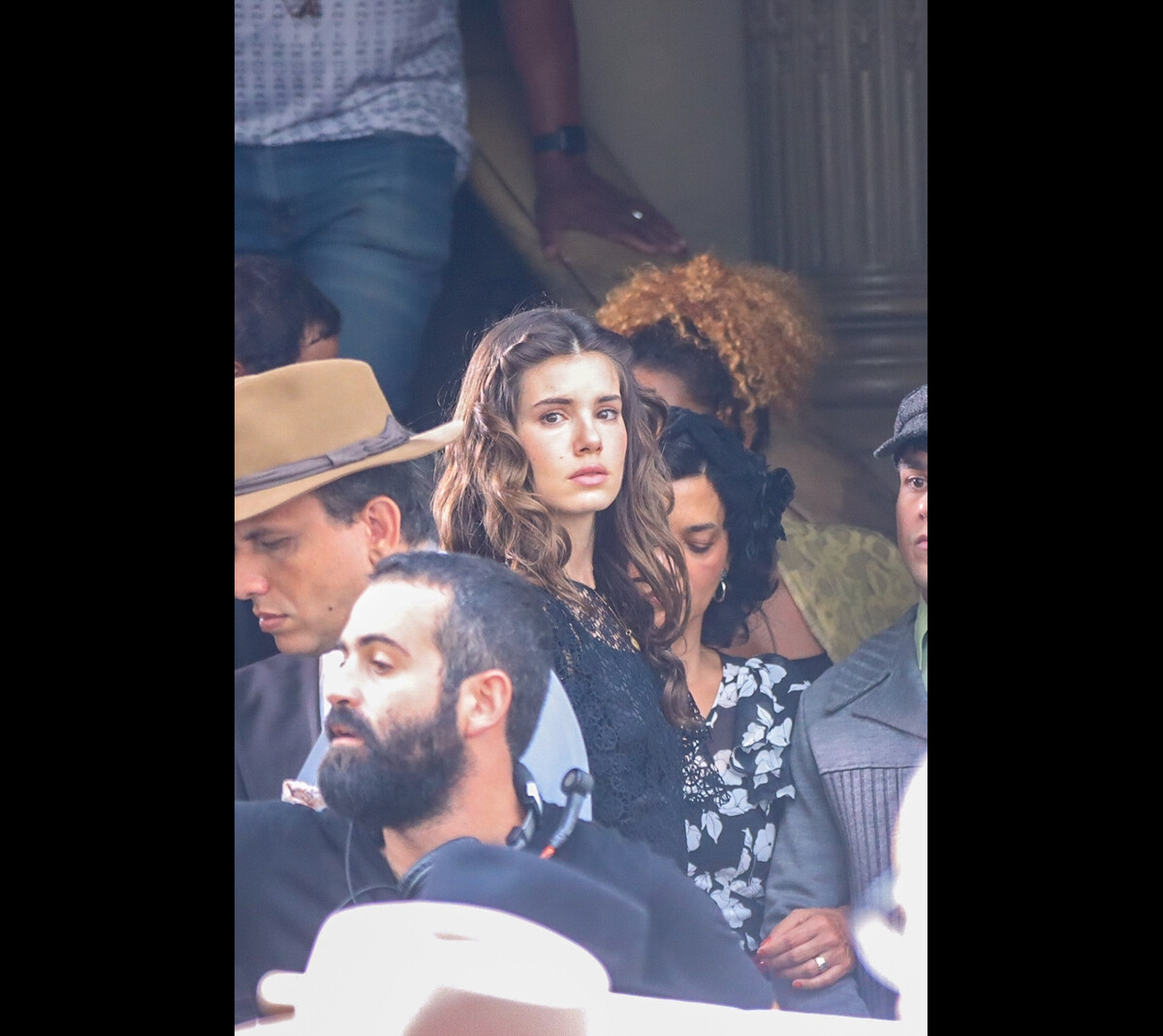Foto Novela Amor Perfeito Marê Camila Queiroz é Levada Para