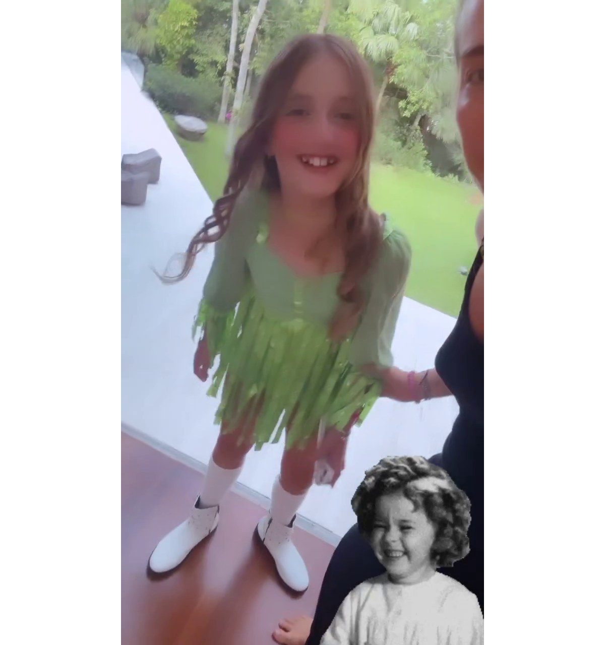 Foto: Eva Huck trajou um vestido idêntico ao da Fada Bela - Purepeople