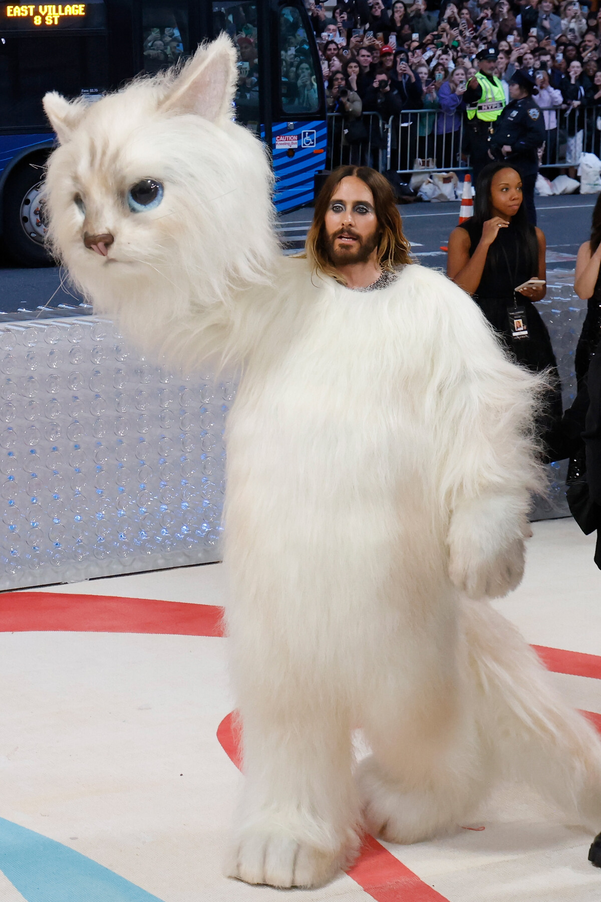 Foto: A fantasia de Jared Leto como Choupette, gata de Karl Lagarfed ...