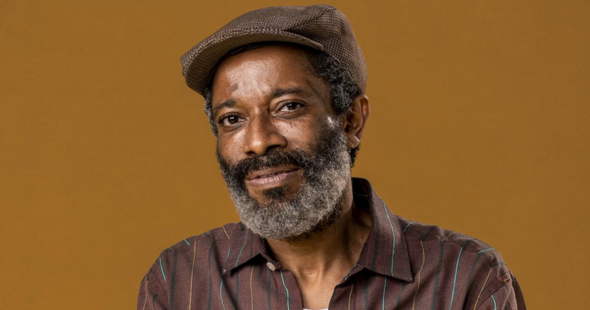 Gentil Dos Santos (Flávio Bauraqui) é o pai de Jonatas (Paulo Lessa) e ...