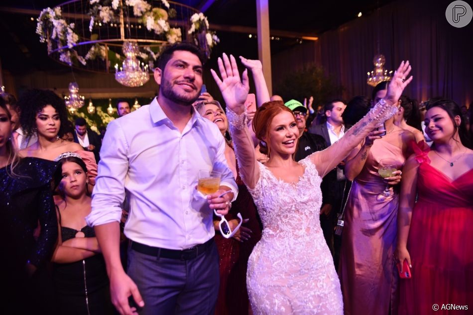 Marília Mendonça é homenageada no casamento de Mirela Janis e Yugnir ...