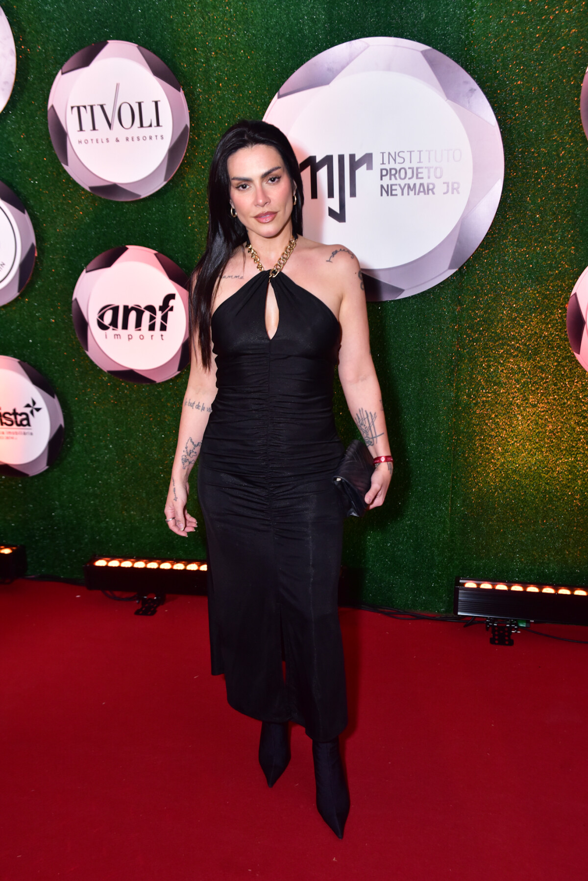 Foto: Cleo apostou em look all black para o leilão do instituto de ...