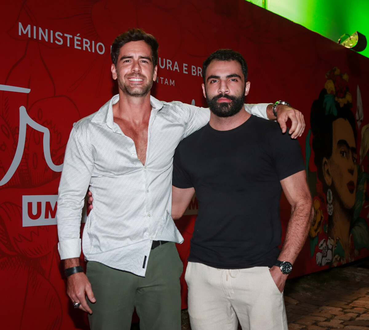 Foto: Marcos Pitombo e o namorado, o diretor Iasser Kaddourah ...