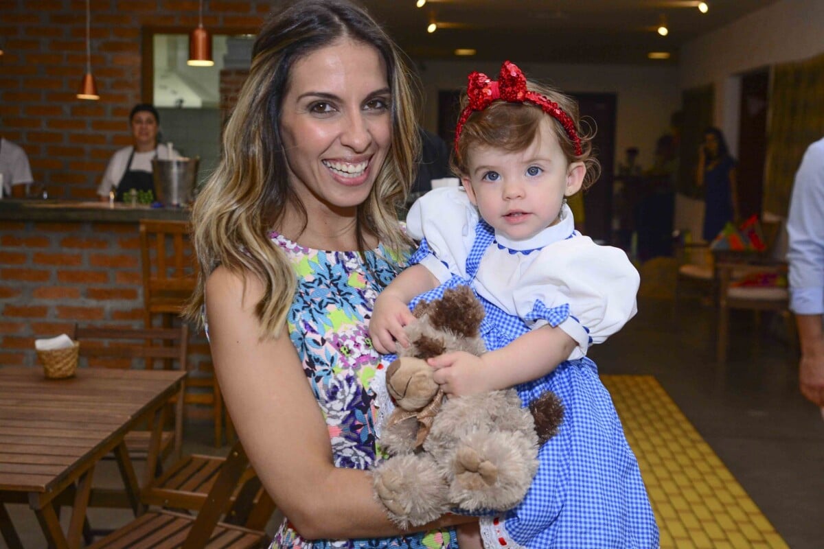 Foto: Maria Eduarda, filha de Henri Castelli, comemora aniversário de ...