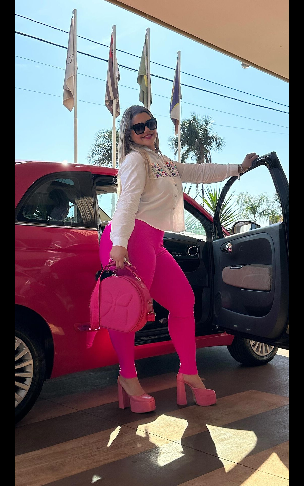 Foto: Para ter o 'carro da Barbie', Débora Porto consultou 16 ...