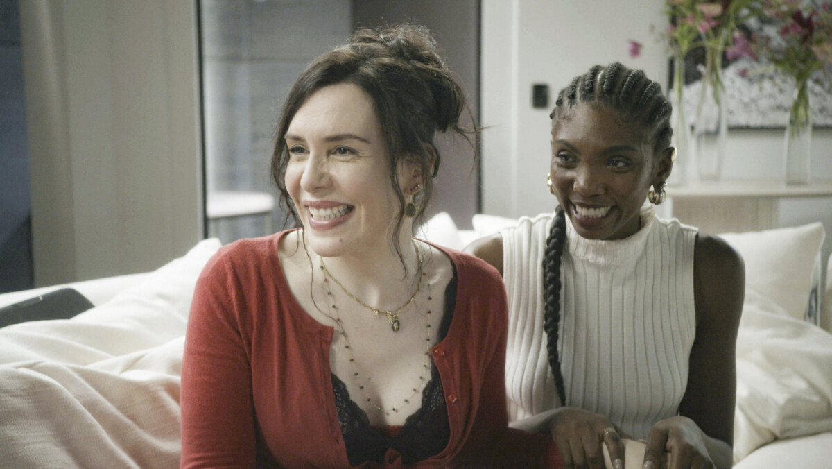 Foto: Renée (Maria Clara Sinelli) e Taís (Késia) são grandes amigas ...