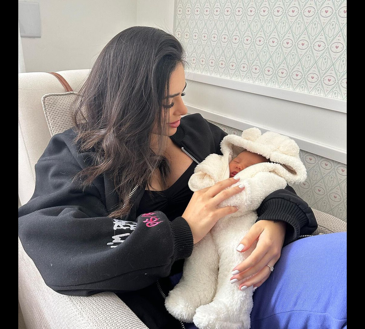 Foto: Filha de Bruna Biancardi e Neymar, Mavie surgiu em fotos com a mãe ao completar 1 mês ...