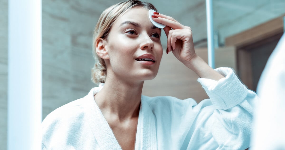 Cleansing oil: 5 opções para limpar a pele suavemente antes de dormir ...