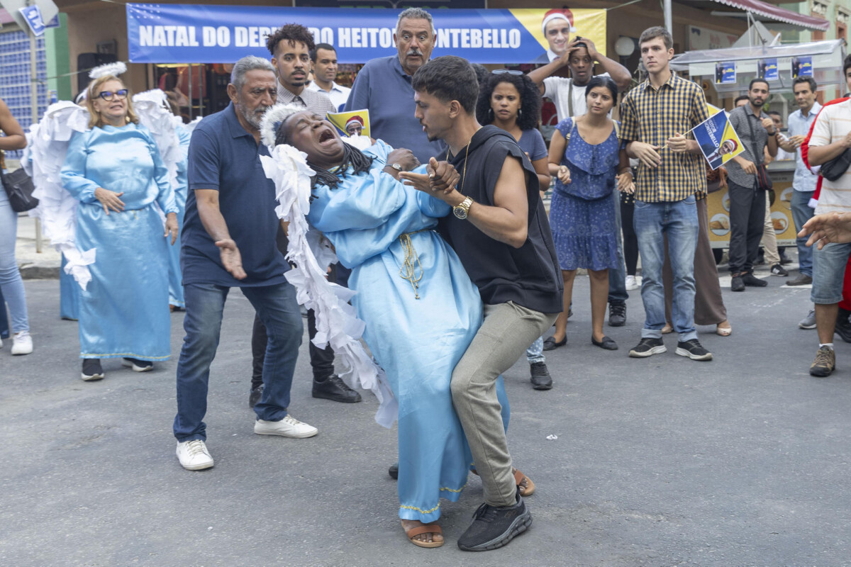 Foto: Em Fuzuê, Merreca (Ruan Aguiar) socorre Glaucia (Zezeh Barbosa ...