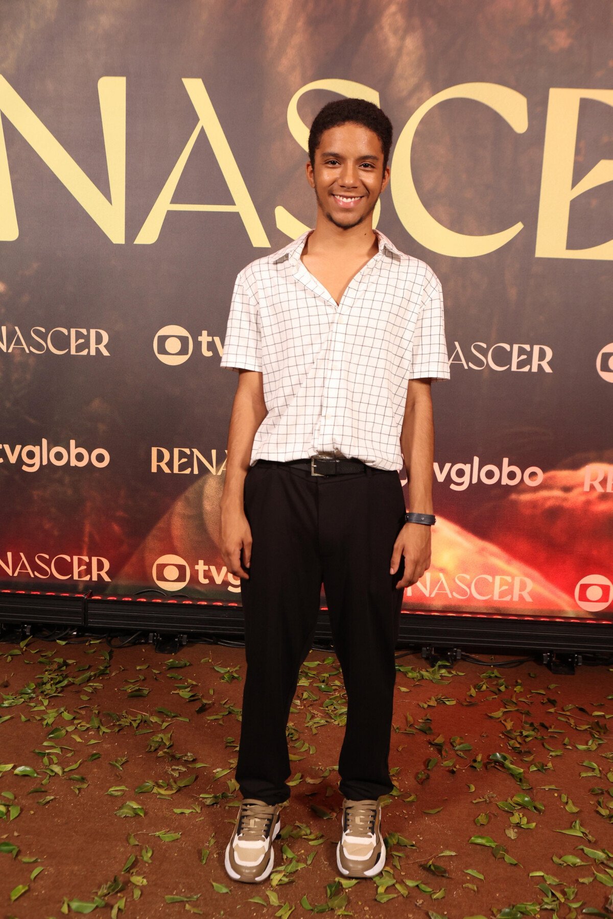 Foto: Neno (Gabriel Lima da Silva) é amigo de Teca (Livia Silva), Pitoco (Juan Queiroz) e Du ...