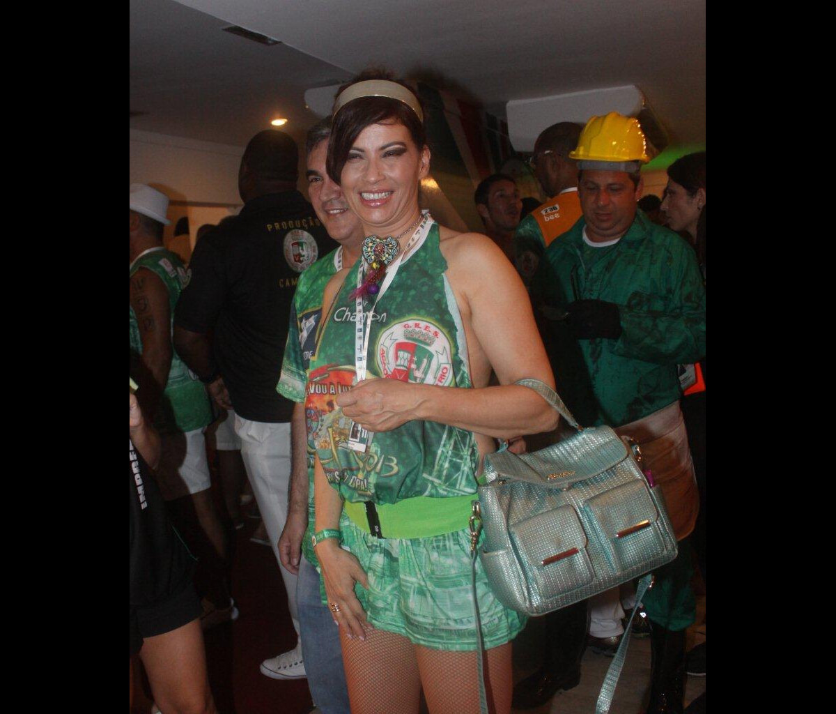 Foto: Isadora Ribeiro deixou as pernas de fora em um vestido curtinho ...