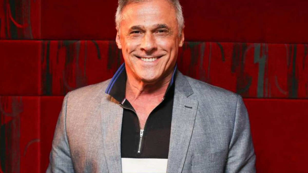 Foto: O que aconteceu com Oscar Magrini? O ator de 62 anos faz teatro ...