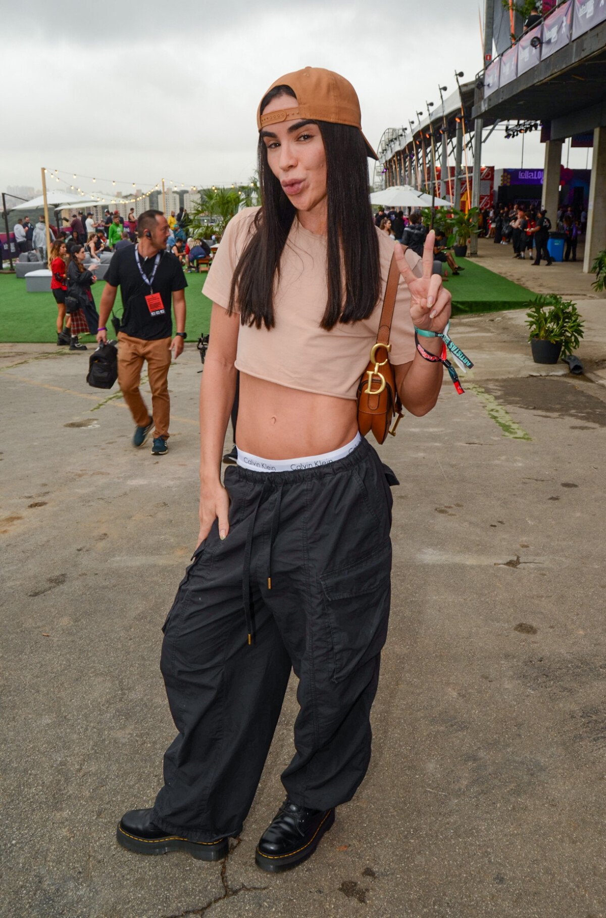 Foto: Rafa Uccman elegeu um cropped com uma calça oversized para o ...