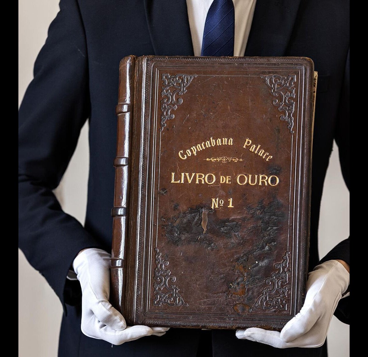 Foto: Madonna deixou uma mensagem marcante no Livro de Ouro do ... Foto: Madonna deixou uma mensagem marcante no Livro de Ouro do ...