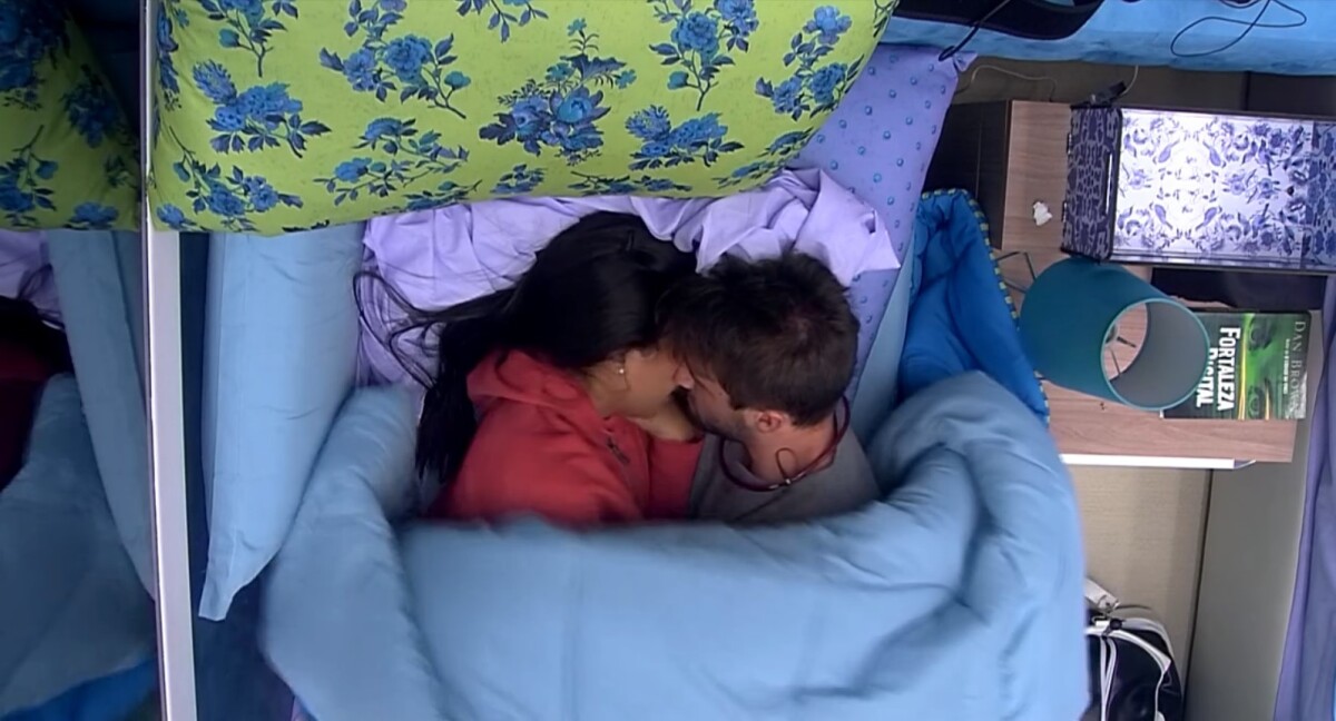 Foto: Rafael e Talita trocaram beijos sob o edredom no Quarto Azul do ...