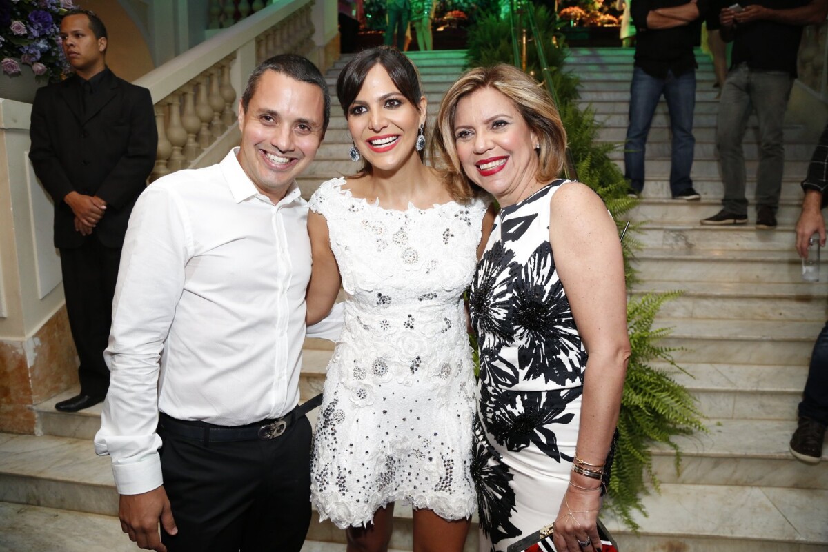 Foto: Carol Sampaio posou ao lado de Astrid Fontenelle e Fausto Franco ...