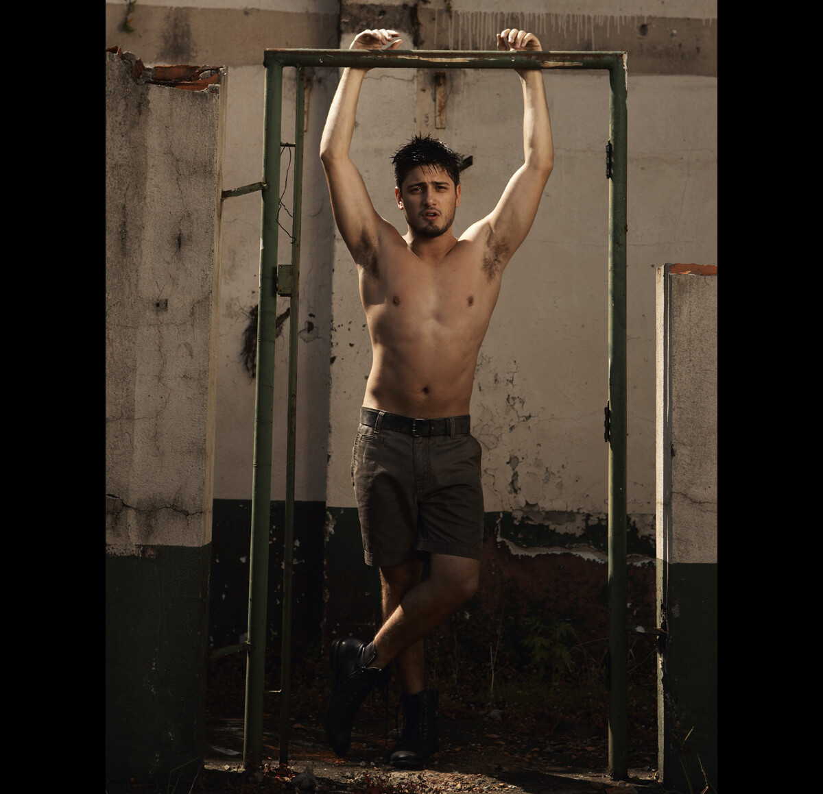 Foto: Daniel Rocha posa sem camisa para a revista 'TPM' de junho ...
