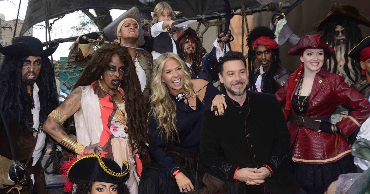 Adriane Galisteu, Alexandre Iódice e Vittorio se divertiram na entrada ...