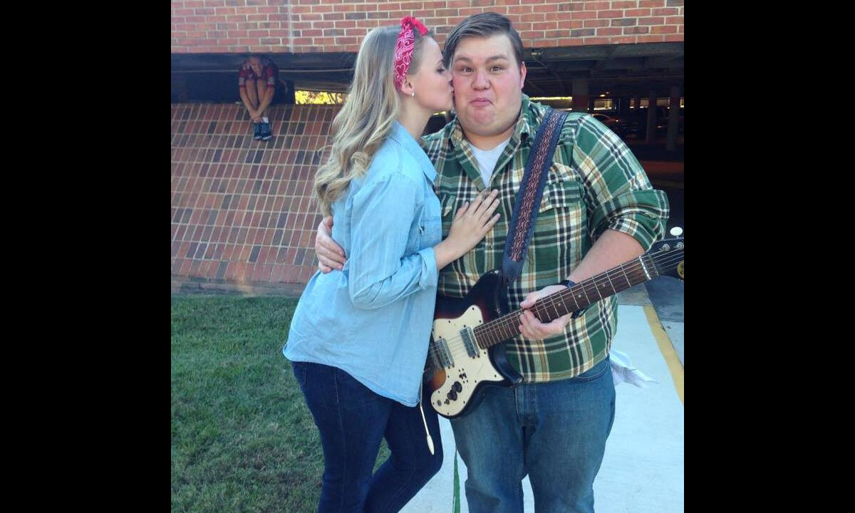 Foto: Ashley continua enchendo sua página no Facebook com fotos suas e ...