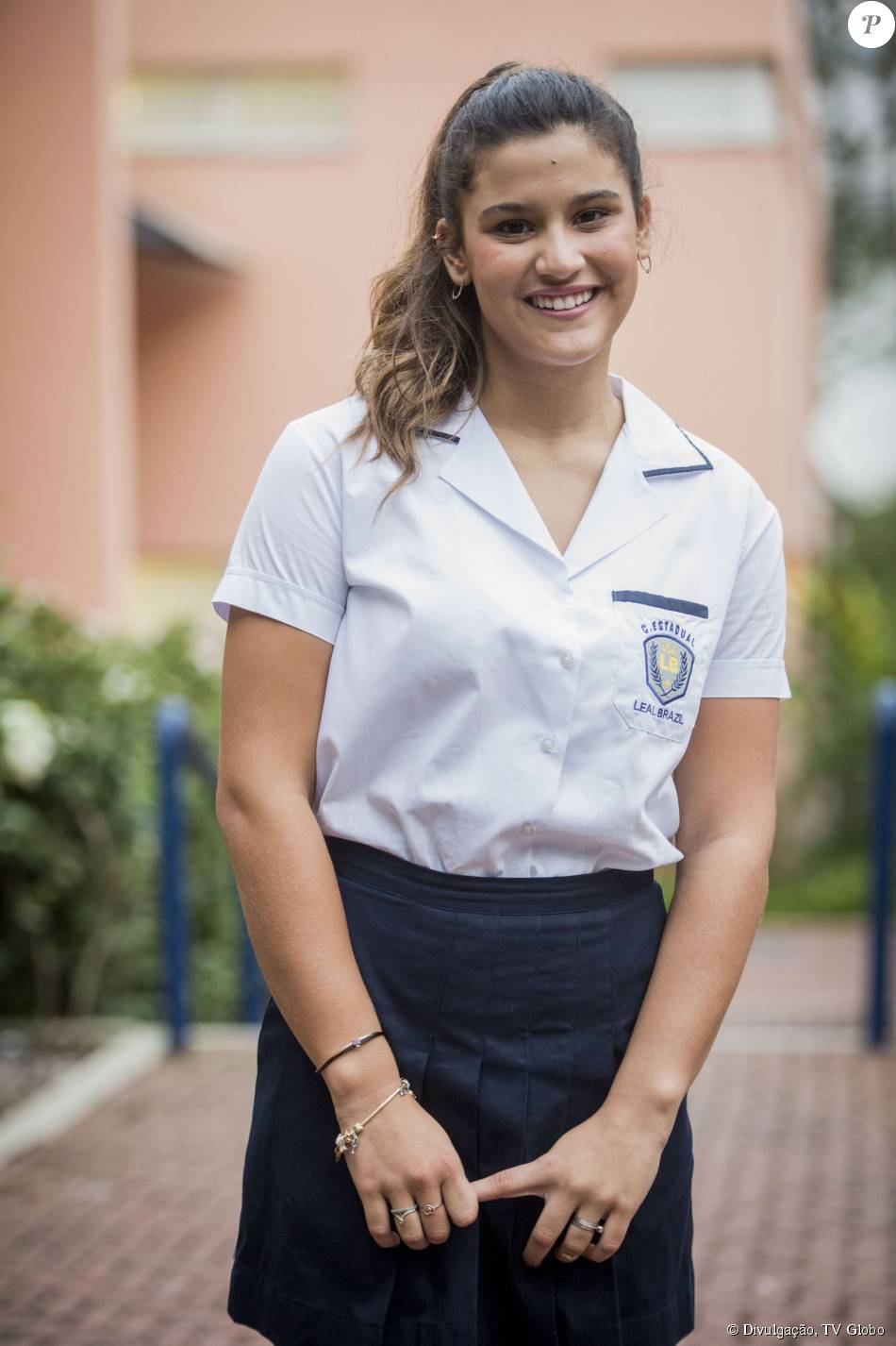 Lívia (Giulia Costa): afetiva, solidária e sincera, a caçula é um dos ...