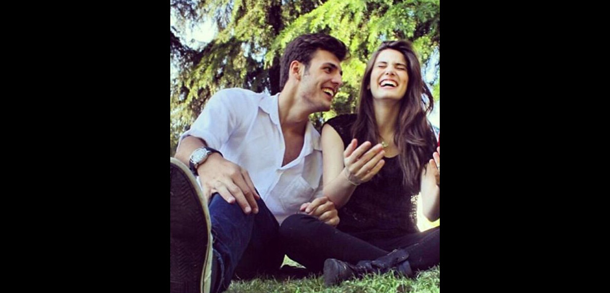 Foto: Camila Queiroz se declarou ao namorado, Lucas Cattani: 'O mundo ...