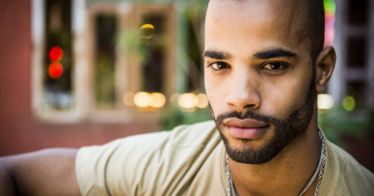 Douglas Tavares é Abner, o namorado de Adisabeba (Susana Vieira) e ...