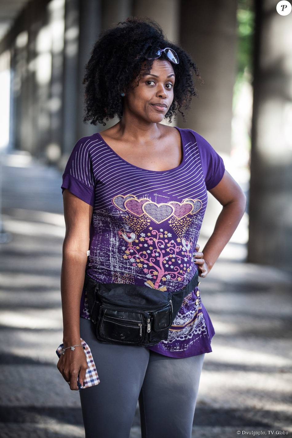 Carla Cristina Cardoso é a divertida e debochada Dinorah, a empregada ...