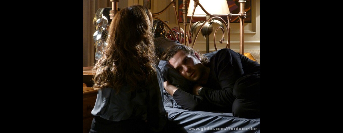 Foto: Alberto (Igor Rickli) se recusa a aceitar a ajuda da mãe, em ...