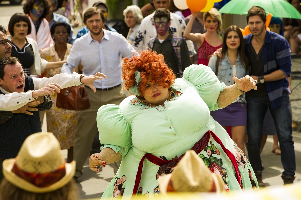 Foto: Seu Encolheu (Matheus Nachtergaele) se desespera ao ver que Dona ...