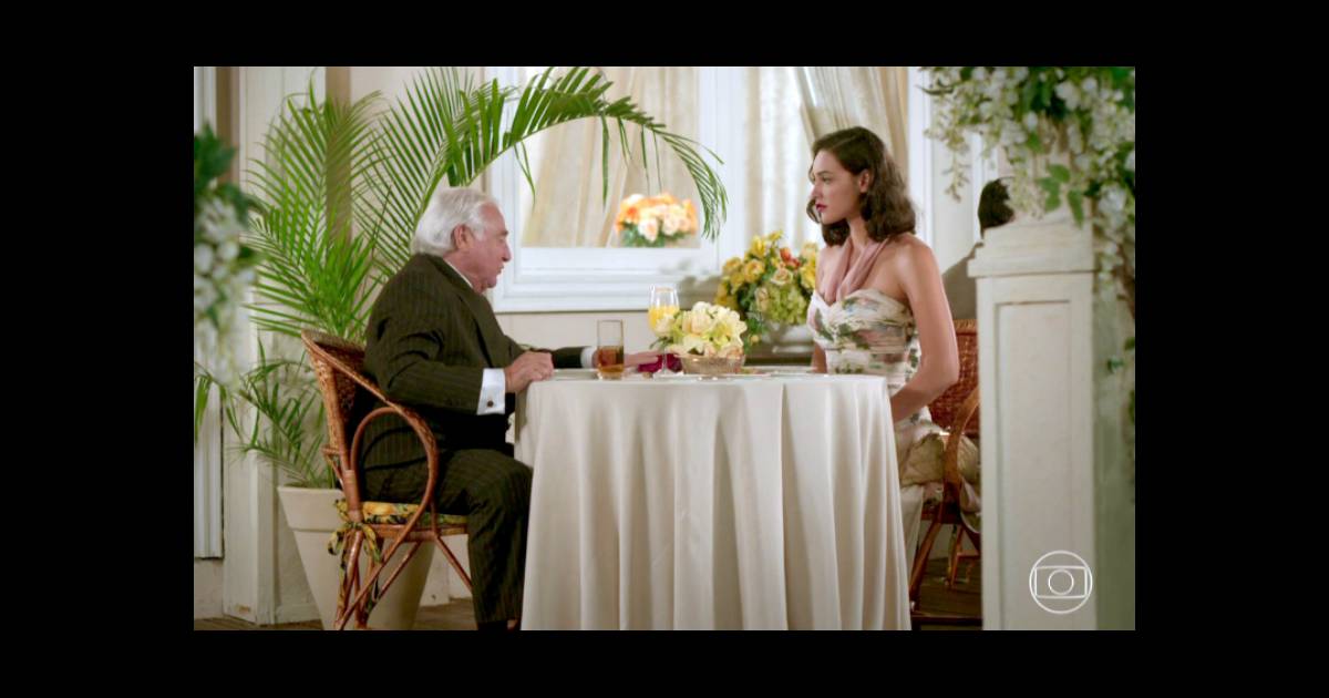 Na novela 'Êta mundo bom!', Filomena (Débora Nascimento) aceita se ...