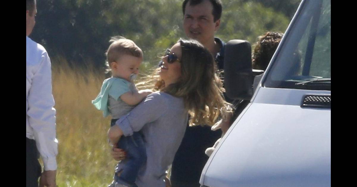 Sandy foi clicada ao lado de Théo nos bastidores do 'Estrelas' - Purepeople